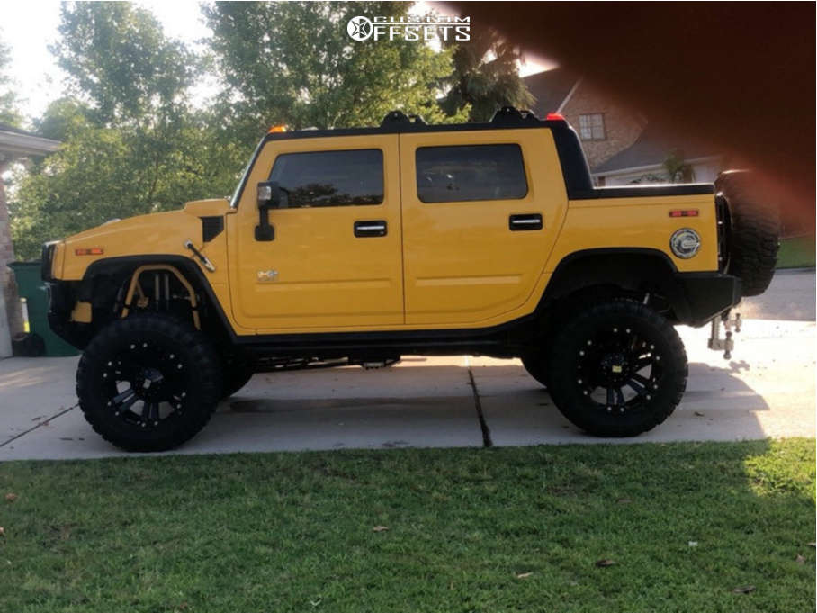 2007 HUMMER H2 with 22x12 -44 XD Monster and 37/13.5R22 Super Swamper ...