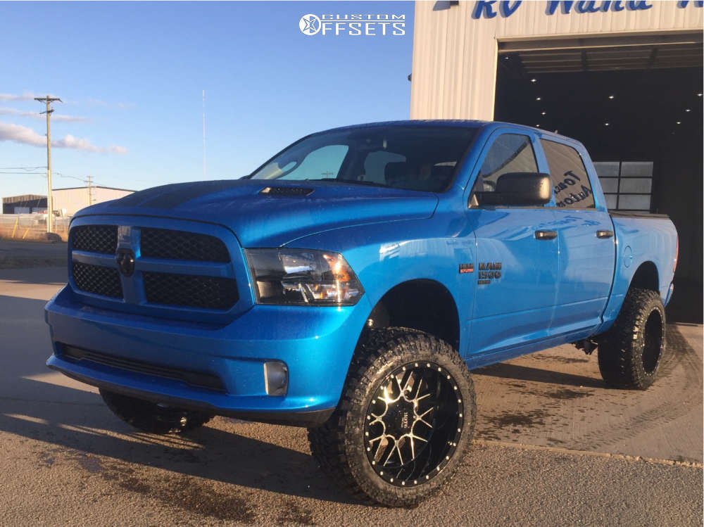 2019 Ram 1500 Classic with 22x12 -44 Moto Metal Mo986 and 35/12.5R22 ...