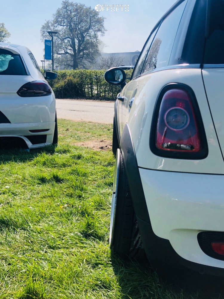 2008 Mini Cooper with 16x8 30 Japan Racing Jr26 and 195/40R16 Toyo ...