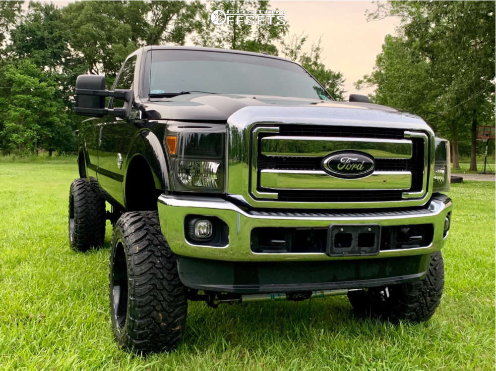 2015 Ford F-250 Super Duty with 22x12 -44 TIS 544B and 37/13.5R22 Toyo ...