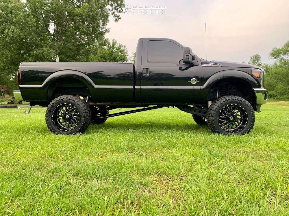 2015 Ford F-250 Super Duty with 22x12 -44 TIS 544B and 37/13.5R22 Toyo ...