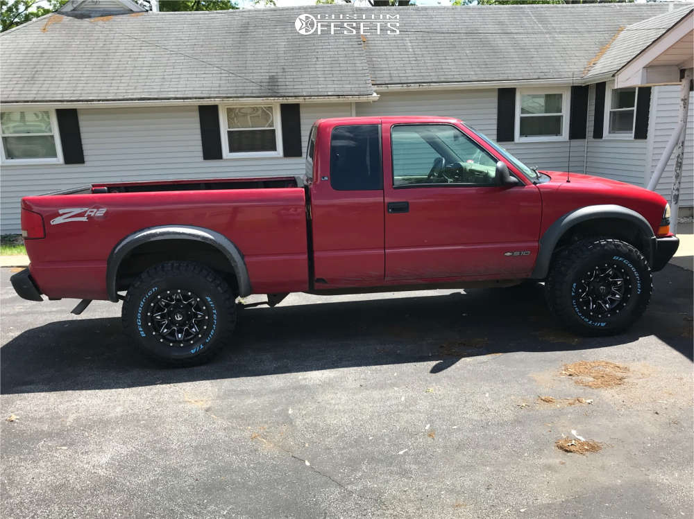 1999 Chevrolet S10 with 15x8 -18 Fuel Lethal and 31/10.5R15 BFGoodrich ...