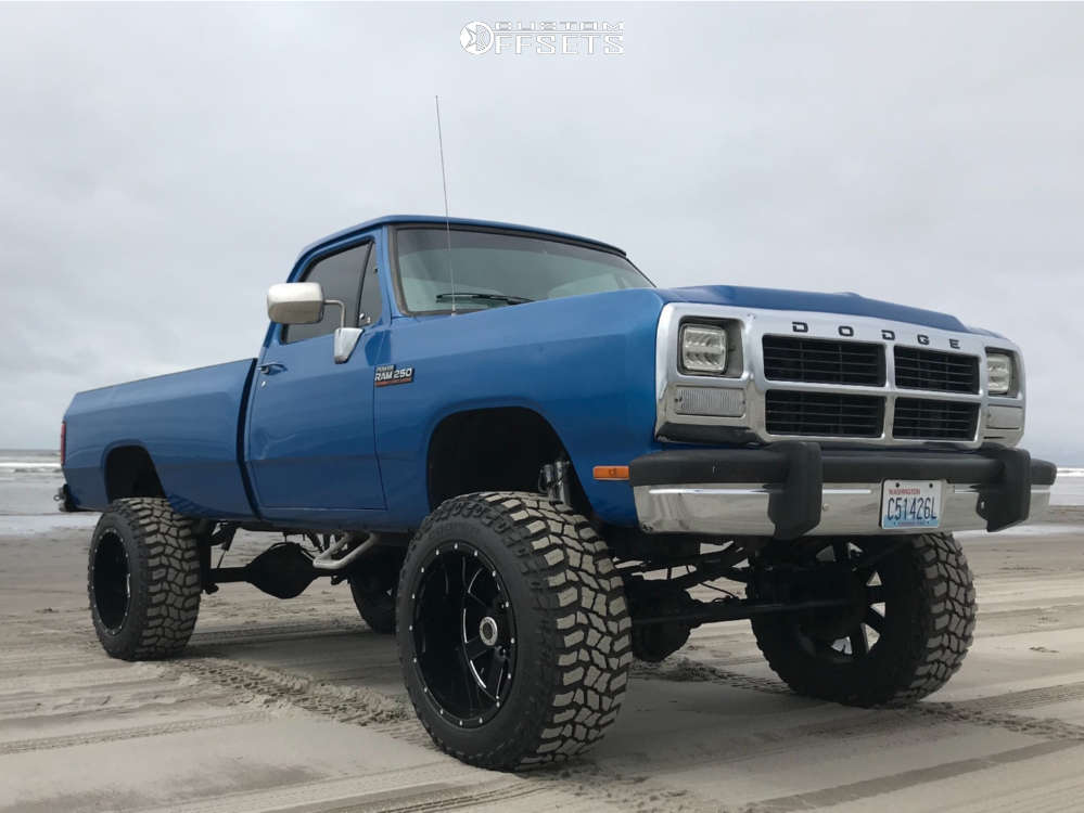 1993 Dodge W250 with 22x14 -76 Moto Metal Mo962 and 37/13.5R22 Cooper ...