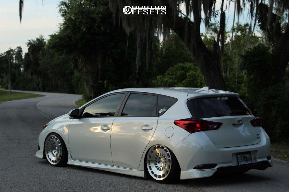 2017 Toyota Corolla IM with 18x8.5 35 Rotiform Ccv and 215/35R18 Atlas ...