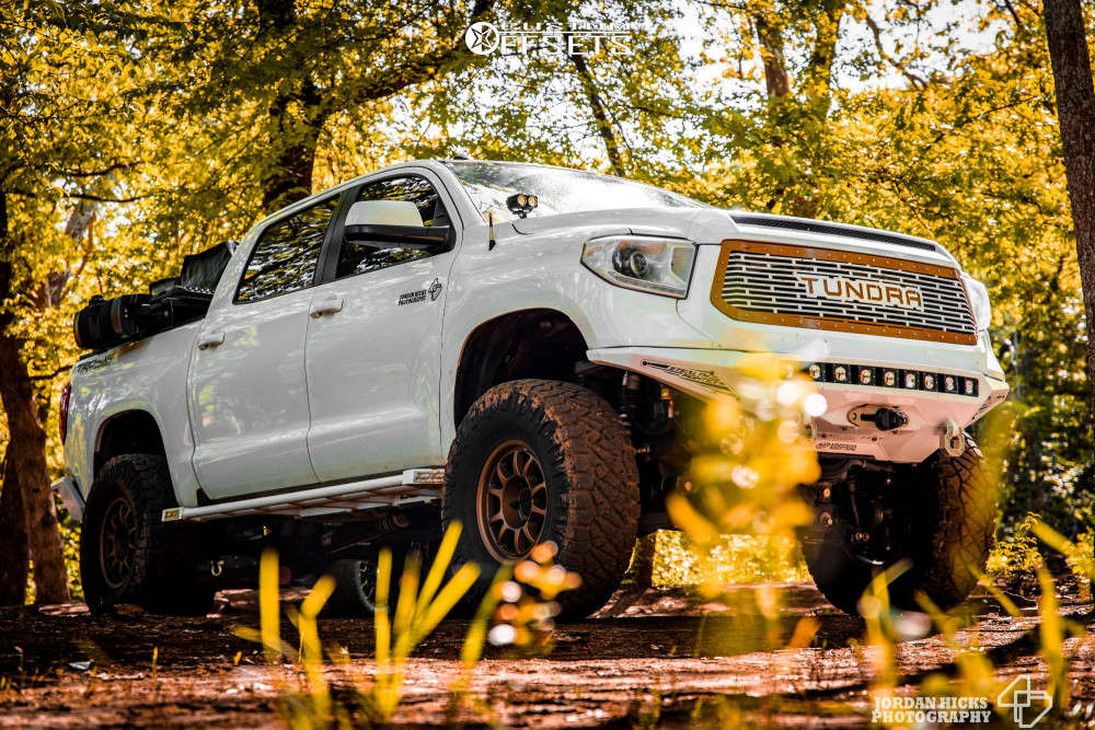 2016 Toyota Tundra with 17x8.5 0 Method Mr702 and 37/13.5R17 Nitto ...