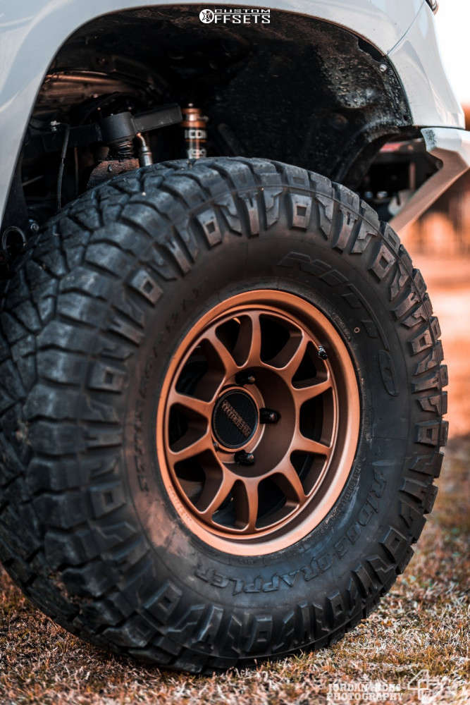 2016 Toyota Tundra with 17x8.5 0 Method Mr702 and 37/13.5R17 Nitto ...