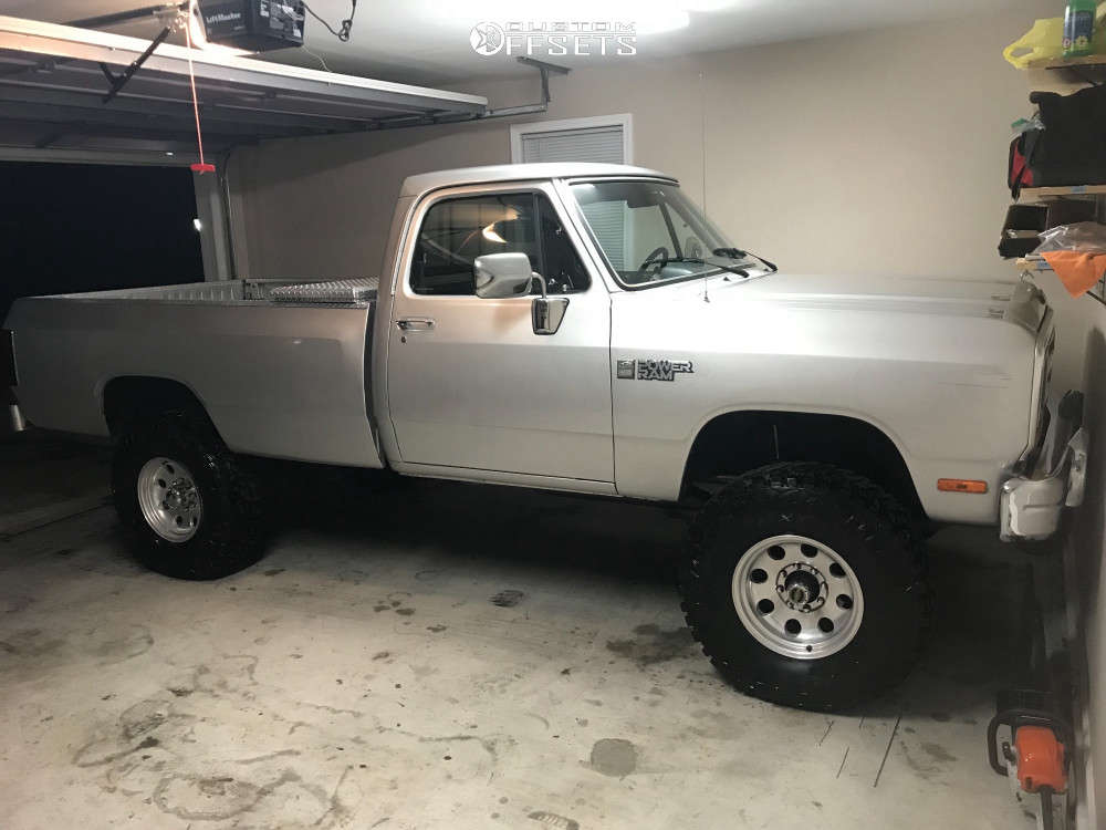 1988 Dodge W250 with 17x9 -12 Pacer Lt and 37/12.5R17 Mastercraft ...
