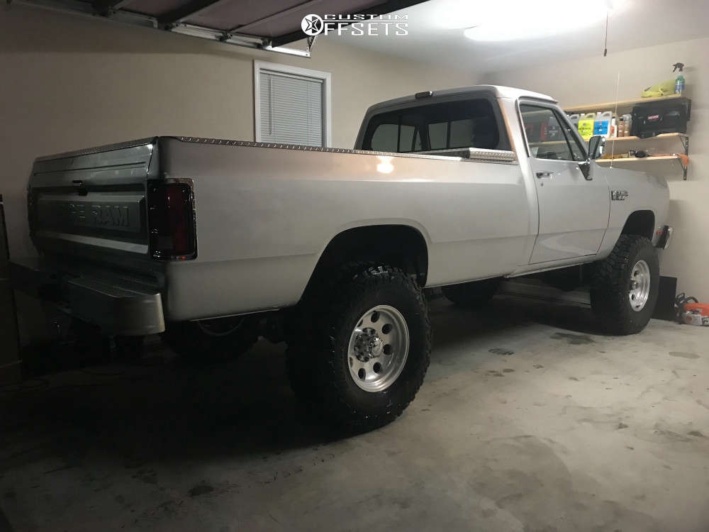 1988 Dodge W250 with 17x9 -12 Pacer Lt and 37/12.5R17 Mastercraft ...