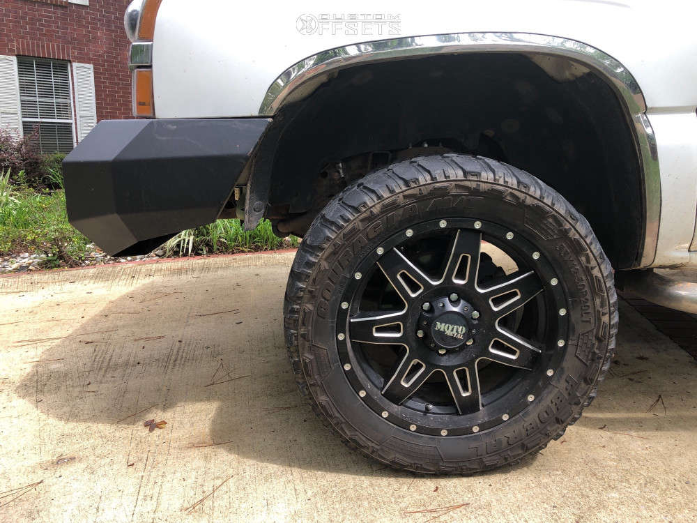 2005 Chevrolet Silverado 1500 with 20x9 18 Moto Metal Mo975 and 33/12 ...