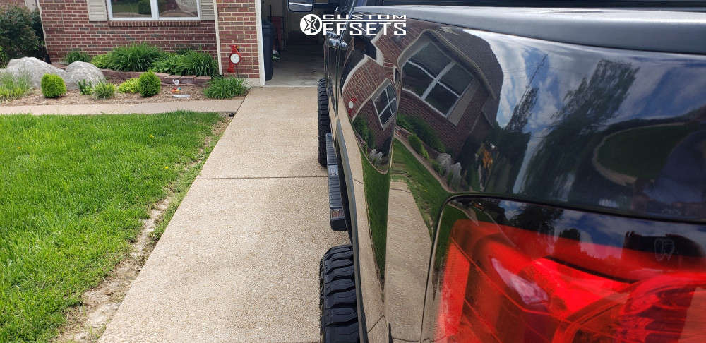 2015 GMC Sierra 2500 HD with 20x10 -18 Fuel Titan and 33/12.5R20 Nitto ...