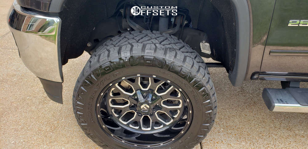 2015 GMC Sierra 2500 HD with 20x10 -18 Fuel Titan and 33/12.5R20 Nitto ...