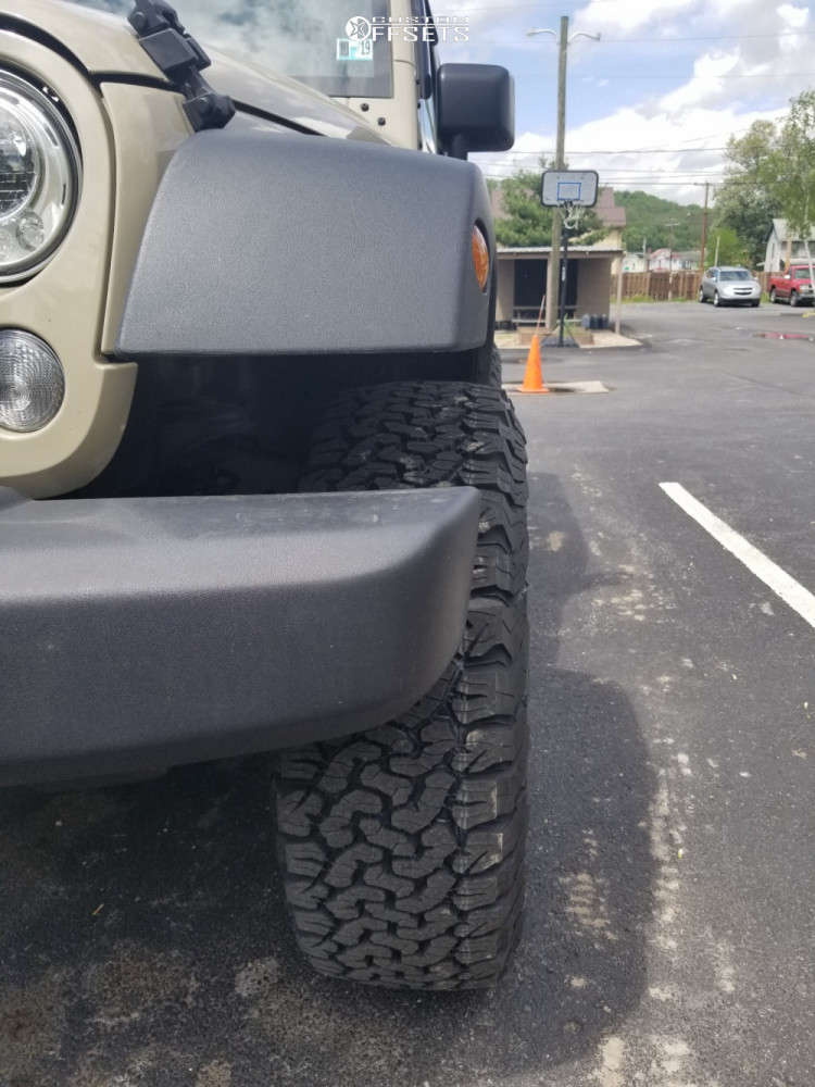 2018 Jeep Wrangler JK with 17x9 -12 Trail Master Tm220 and 285/70R17 ...