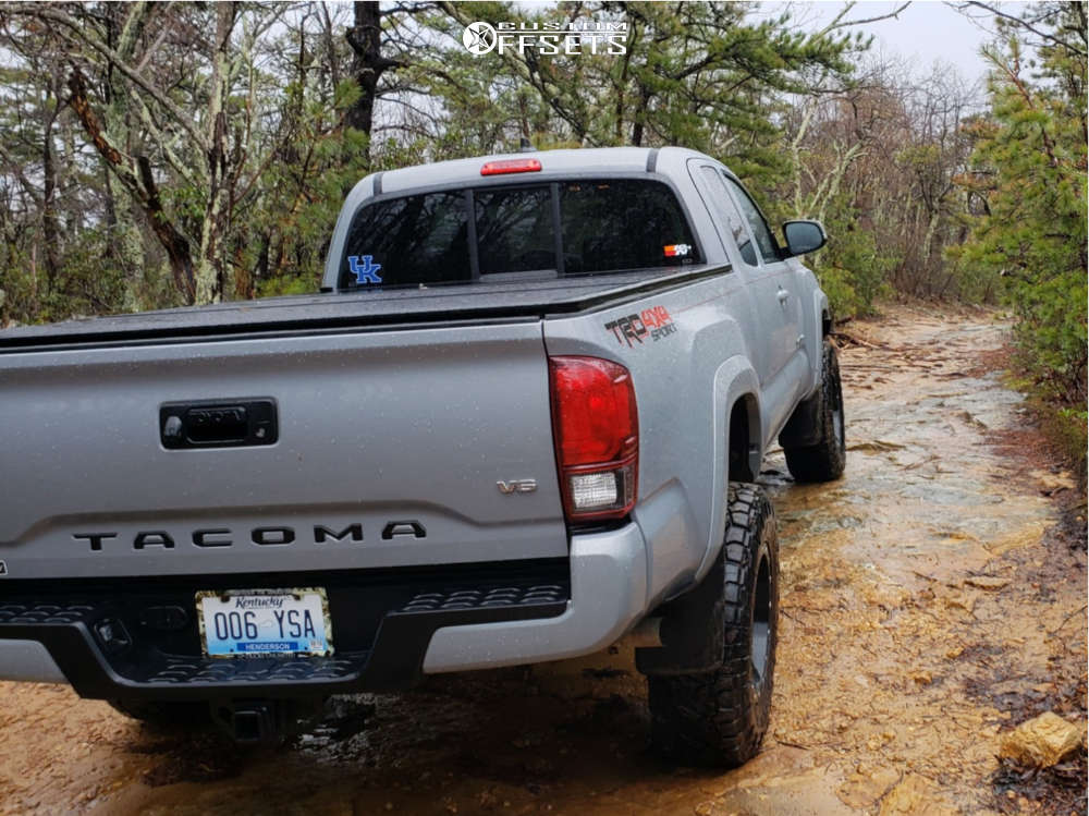 2018 Toyota Tacoma with 17x9 -6 Pro Comp Series 31 and 33/12.5R17 Nitto ...