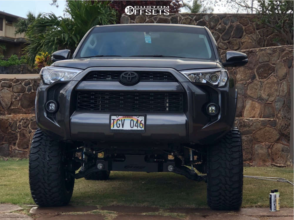 2018 Toyota 4Runner with 20x12 -44 Fuel Maverick and 33/12.5R20 Radar ...