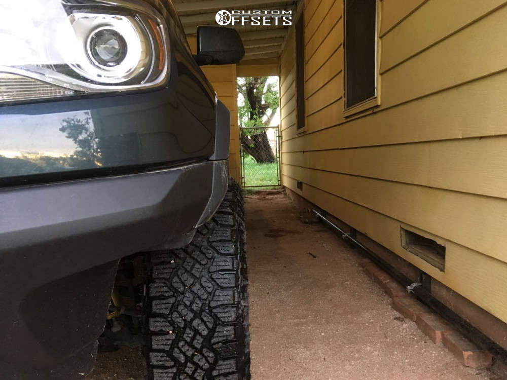 2018 Chevrolet Colorado with 17x8.5 0 Method Mr310 and 265/65R17 ...