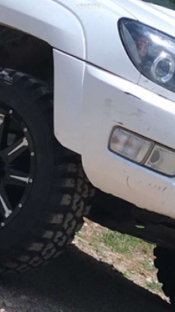 2005 Toyota 4Runner with 20x10 -24 Havok H113 and 33/12.5R20 Federal ...