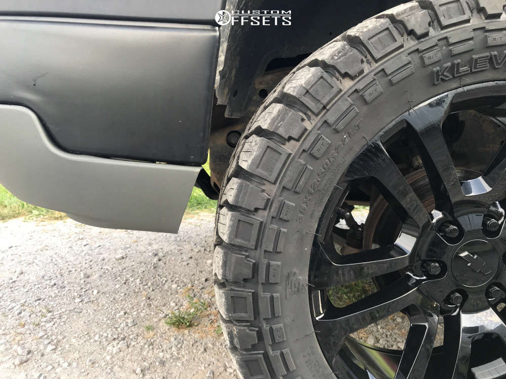 2004 Chevrolet Silverado 1500 with 22x9 24 OE Performance 158 and 35/12 ...