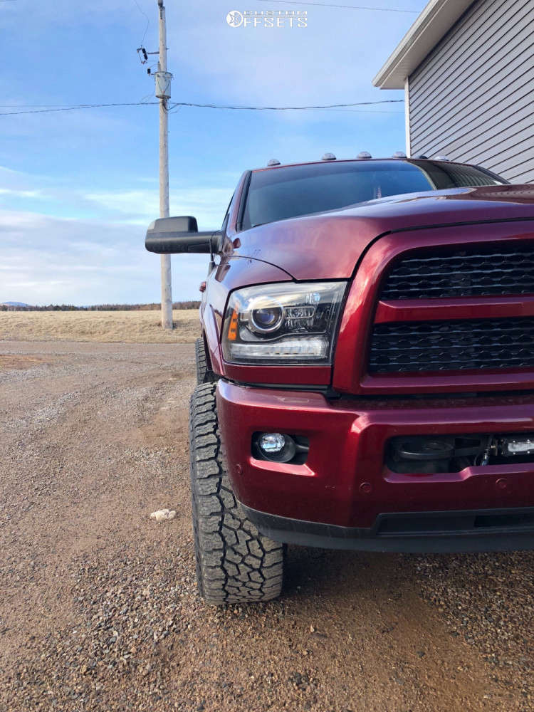 2017 Dodge Ram 3500 with 20x10 -19 Hostile Sprocket and 35/12.5R20 ...