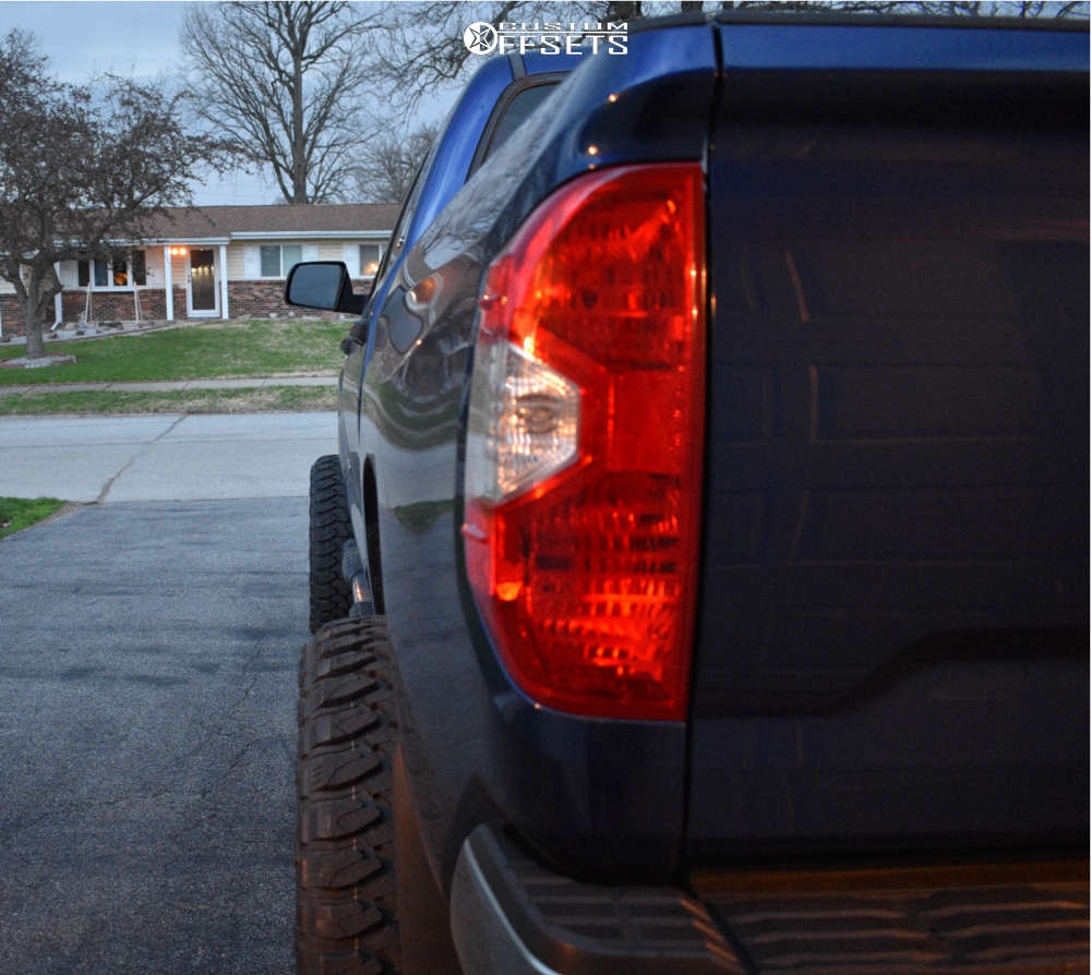 2015 Toyota Tundra with 22x12 -44 Brada GD-8 and 37/13.5R22 Centennial ...