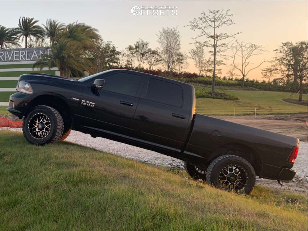 2018 Ram 1500 with 20x10 -18 Moto Metal Mo986 and 35/12.5R20 Toyo Tires ...
