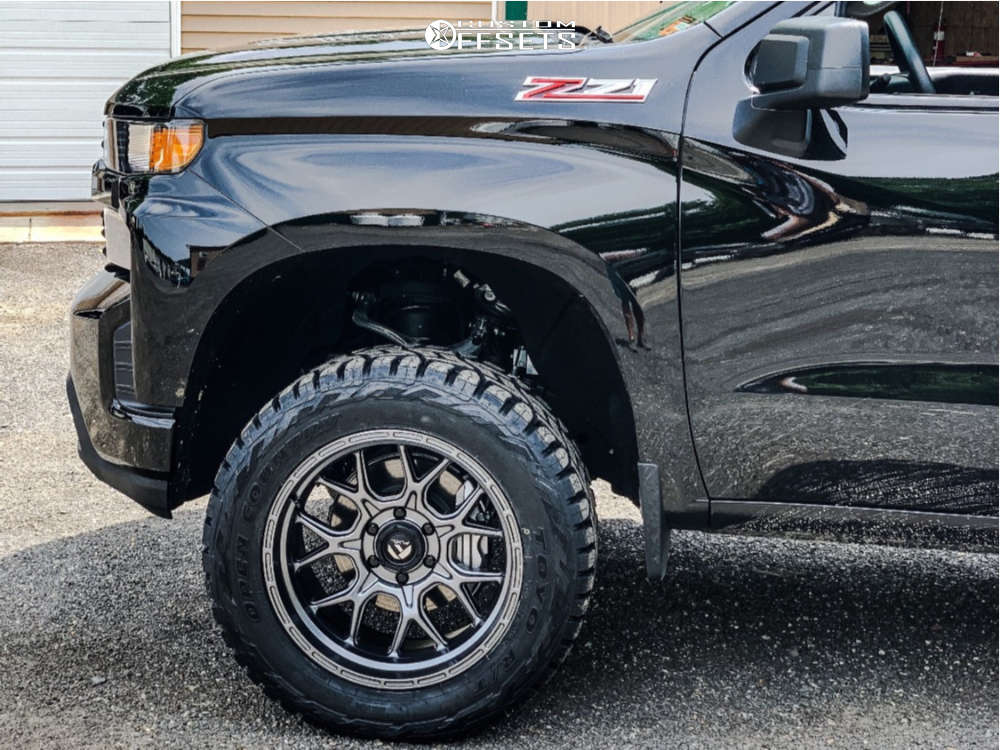 2019 Chevrolet Silverado 1500 with 20x10 -18 Fuel Tech and 33/12.5R20 ...