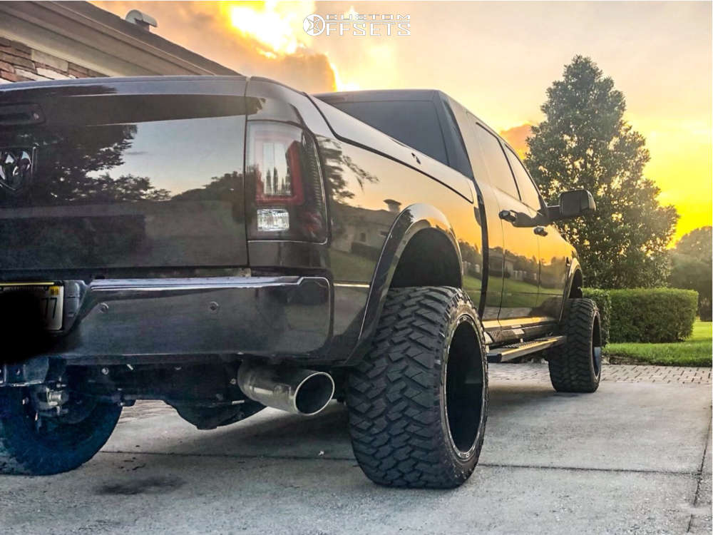 2018 Ram 2500 with 22x14 -76 TIS 544BM and 355/40R22 Nitto Trail ...