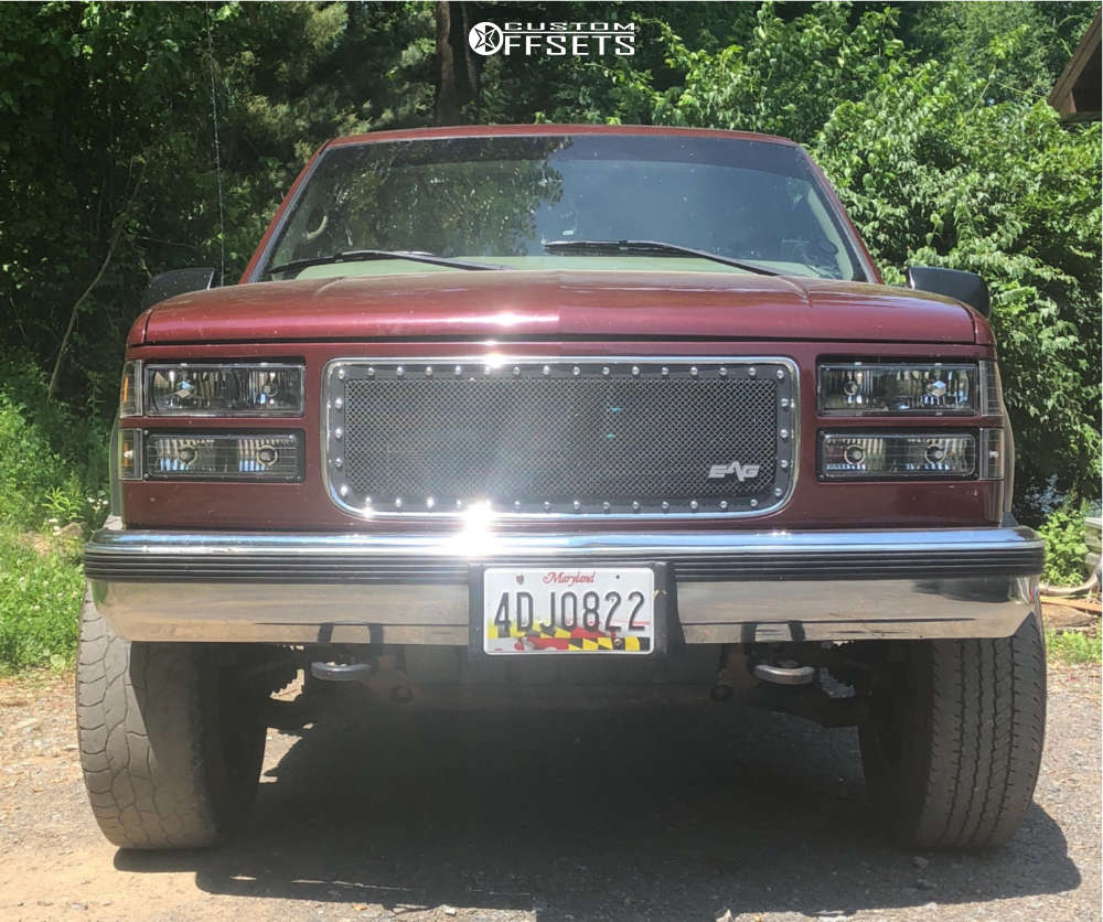 2000 GMC K2500 with 18x10 -12 BMF Novakane and 275/65R18 Continental ...