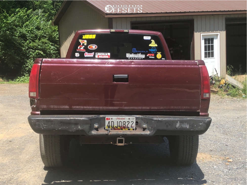2000 GMC K2500 with 18x10 -12 BMF Novakane and 275/65R18 Continental ...