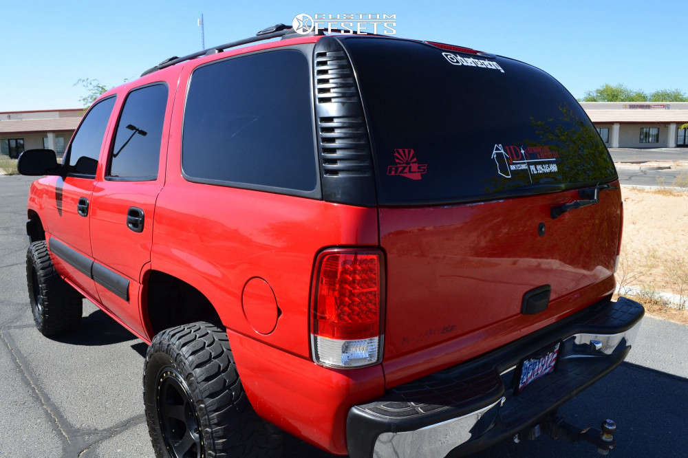 2001 Chevrolet Tahoe with 18x9 18 Method Con6 and 33/12.5R18 Crosswind ...