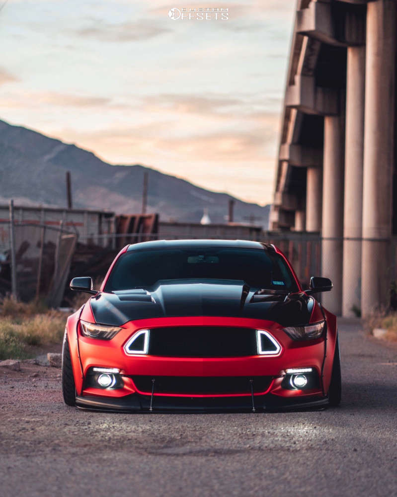 2016 Ford Mustang with 20x12 0 Ferrada F8-FR8 and 285/30R20 Federal 595 ...