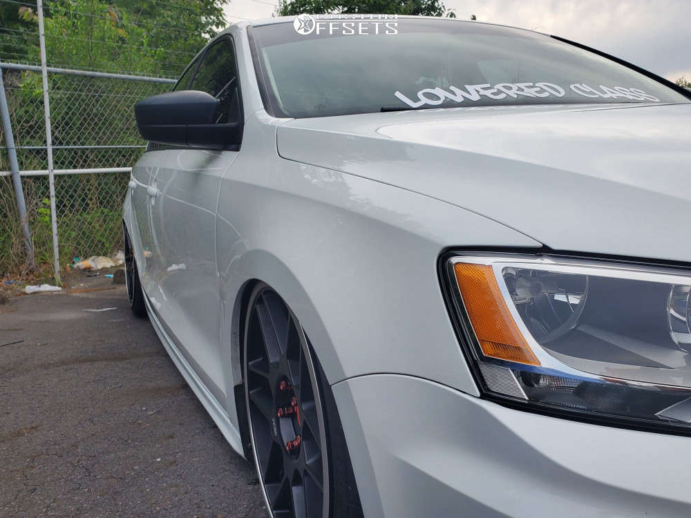 2015 Volkswagen Jetta with 18x8.5 42 3SDM 0.09 and 215/35R18 Federal ...