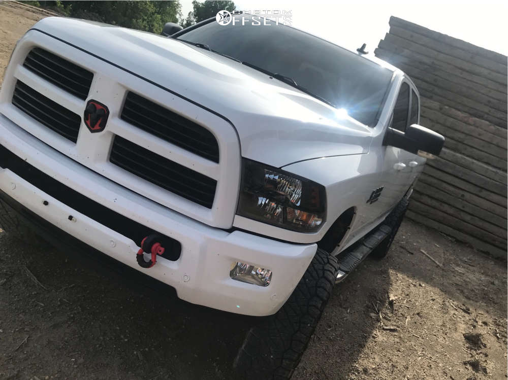 2017 Ram 2500 with 22x10 5 Tuff T15 and 35/12.5R22 Nitto Ridge Grappler ...