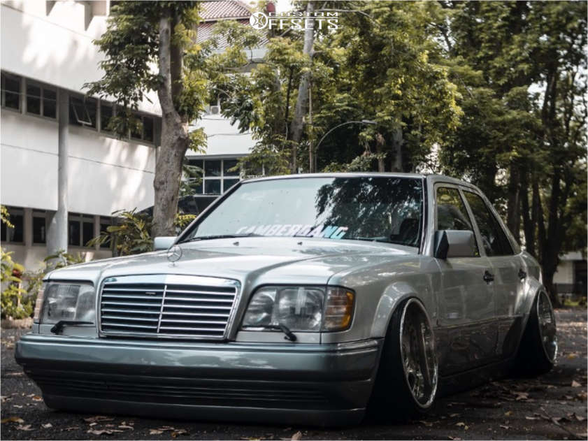 1994 Mercedes-Benz E320 with 18x14 22 SSR Koenig and 305/30R18 Achilles ...