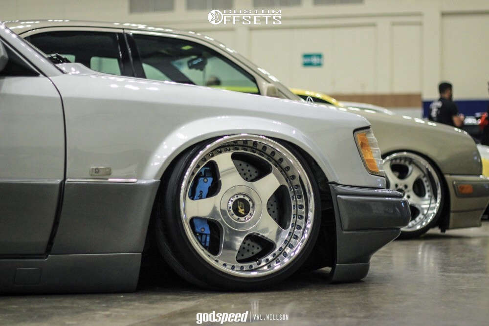 1994 Mercedes-Benz E320 with 18x14 22 SSR Koenig and 305/30R18 Achilles ...