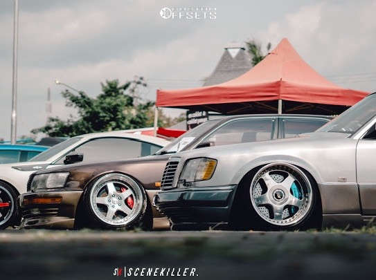 1994 Mercedes-Benz E320 with 18x14 22 SSR Koenig and 305/30R18 Achilles ...