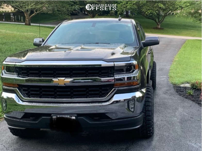 2016 Chevrolet Silverado 1500 with 22x12 -44 Havok H112 and 33/12.5R22 ...