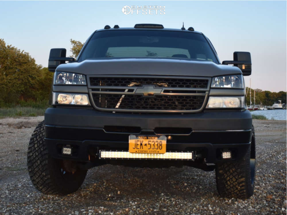 2004 Chevrolet Silverado 2500 HD with 20x12 -44 Hostile Sprocket and 33 ...