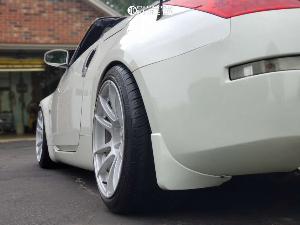 2007 Nissan 350Z with 18x10.5 22 Circuit Performance Cp32 and 255/35R18 ...