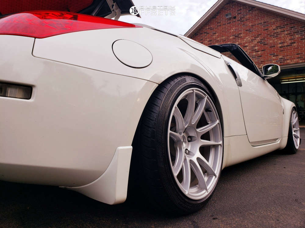 2007 Nissan 350Z with 18x10.5 22 Circuit Performance Cp32 and 255/35R18 ...