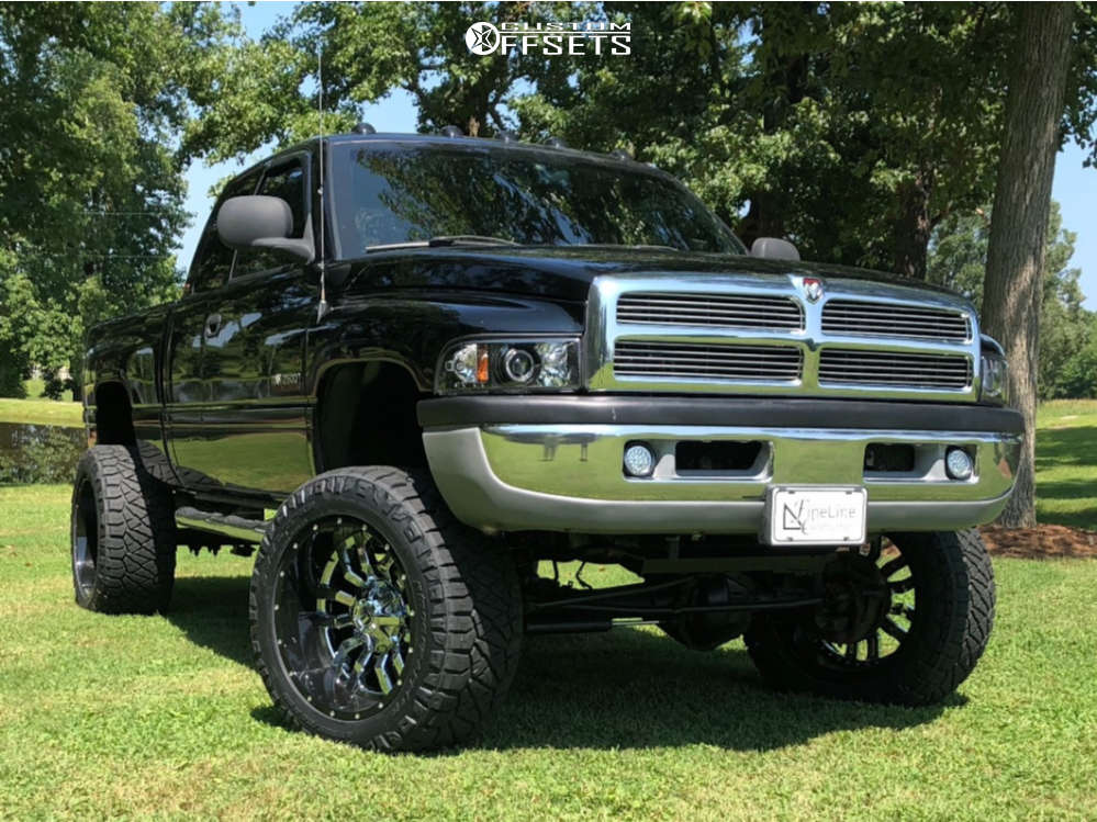 2001 Dodge Ram 2500 with 22x12 -44 Fuel Sledge and 37/13.5R22 Nitto ...