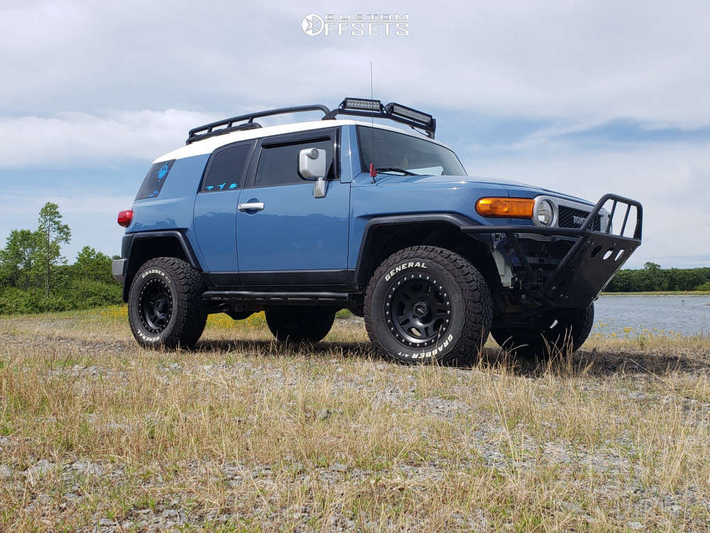 2011 Toyota FJ Cruiser with 17x8.5 0 Pro Comp Series 29 and 295/70R17 ...