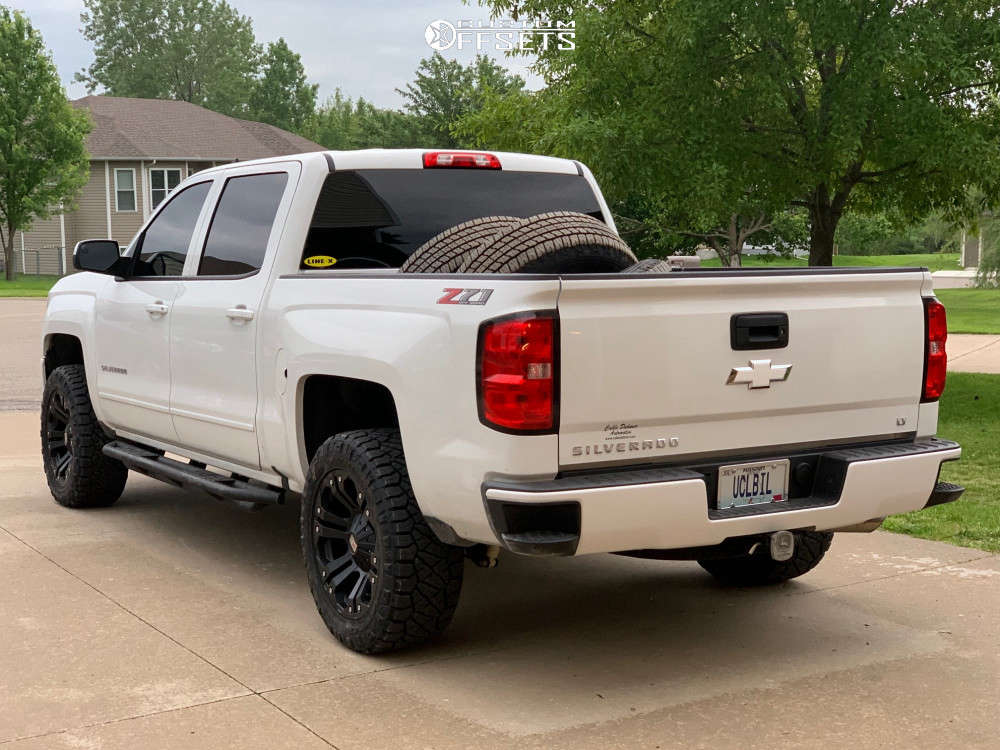2018 Chevrolet Silverado 1500 with 20x10 -12 XD Monster and 285/55R20 ...