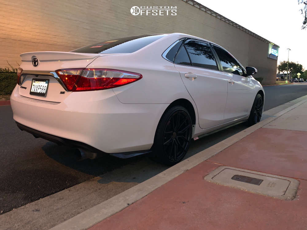 2017 Toyota Camry with 19x8.5 40 XXR 559 and 225/40R19 Arroyo Grand ...