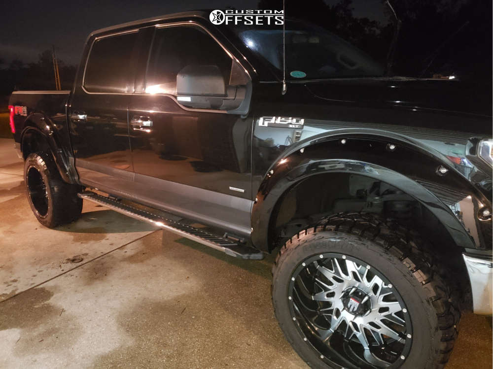 2016 Ford F-150 with 22x12 -44 American Truxx Dna and 35/12.5R22 ...
