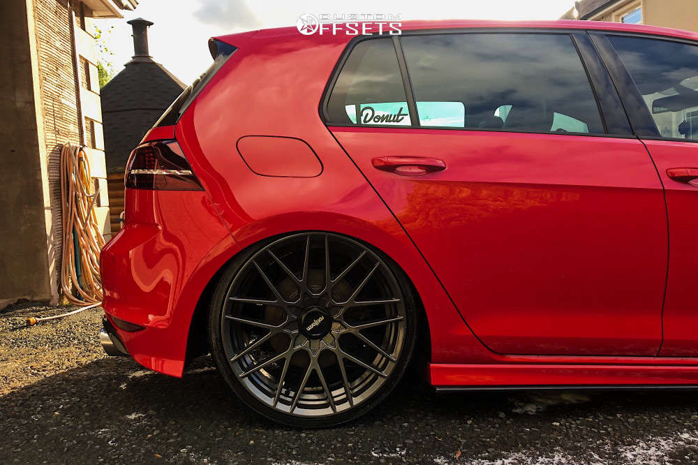2015 Volkswagen Golf R with 20x8.5 40 Rotiform Rse and 225/30R20 Kumho ...