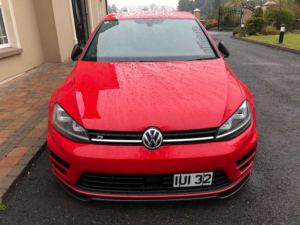 2015 Volkswagen Golf R with 20x8.5 40 Rotiform Rse and 225/30R20 Kumho ...