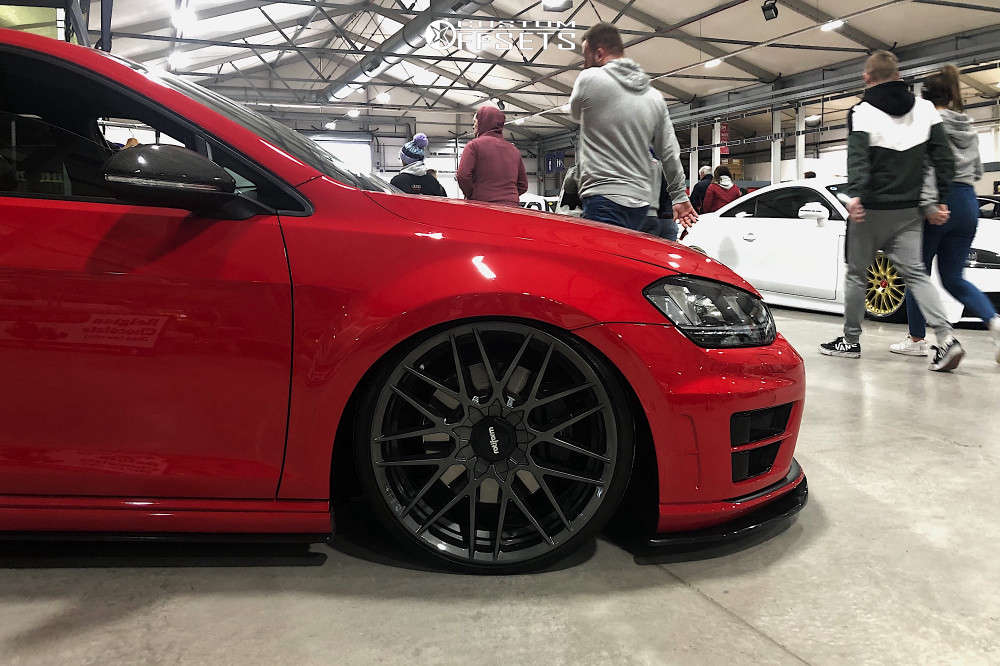 2015 Volkswagen Golf R with 20x8.5 40 Rotiform Rse and 225/30R20 Kumho ...