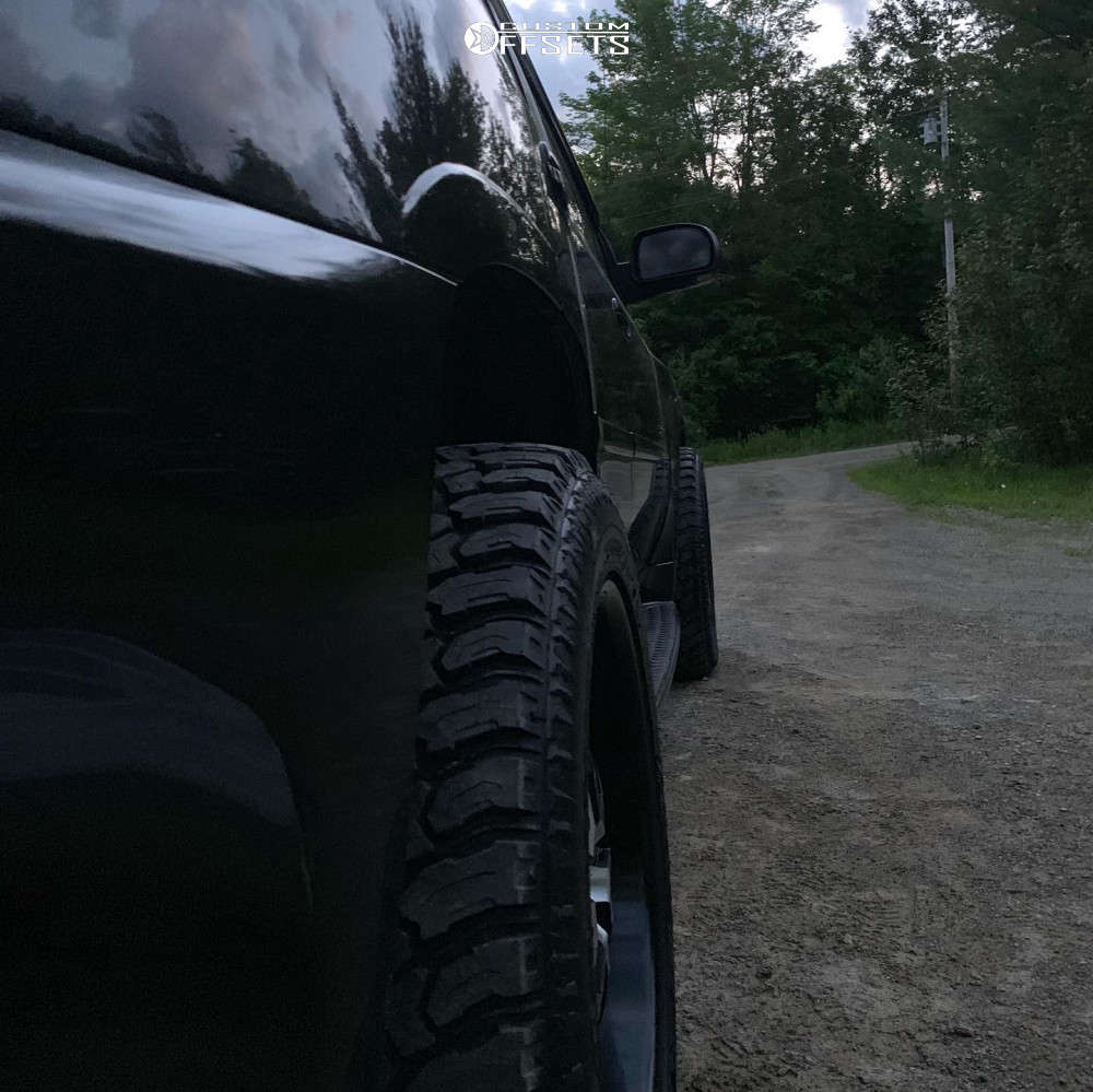 2006 GMC Envoy with 20x9.5 31 2Crave N21 and 275/55R20 Atturo Trail ...