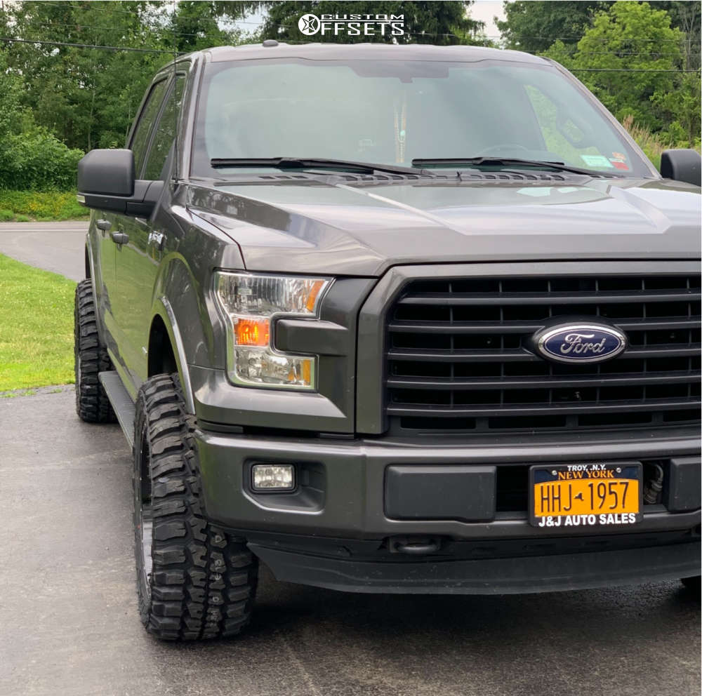 2015 Ford F-150 with 20x10 -24 Havok H109 and 33/12.5R20 Federal ...