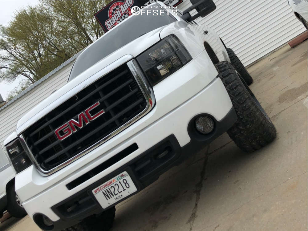 2008 GMC Sierra 2500 HD with 20x12 -43 Fuel Sledge D270 and 33/12.5R20 ...